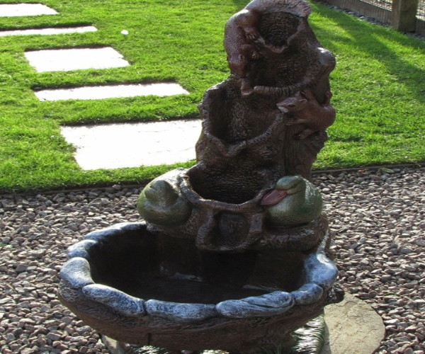 TealandSquirrelSelfContainedWaterFeature.png?v=1694168963